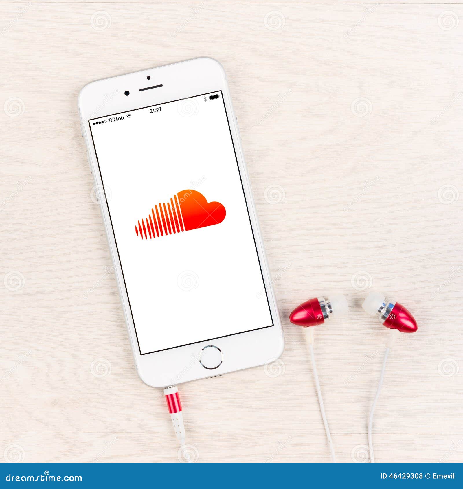 Soundcloud Application on an IPhone 6 Plus Display Editorial Stock ...