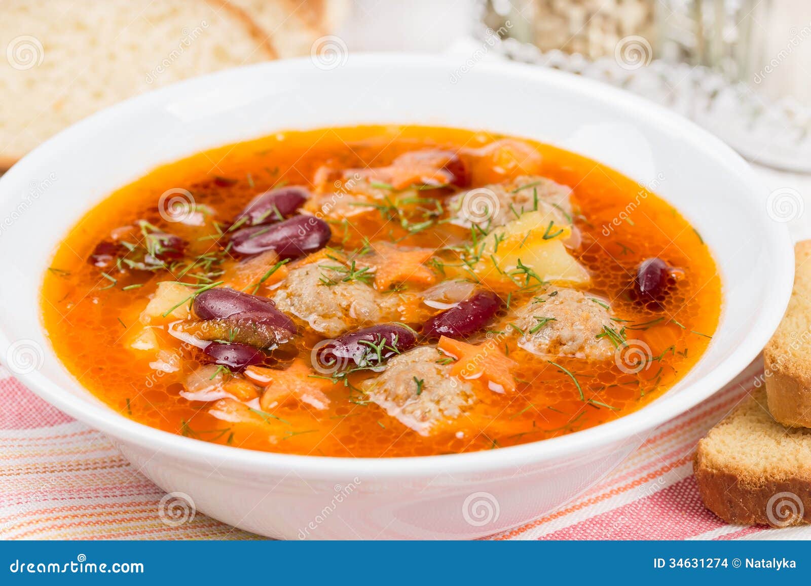 Soupe Avec Des Boulettes De Viande Photo stock - Image du arome, santé ...
