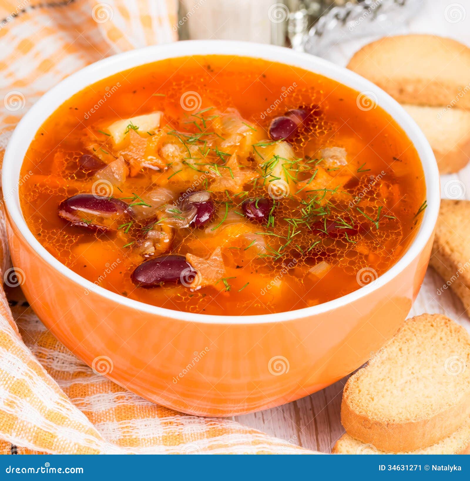 Soupe Avec Les Haricots Rouges Et Les Carottes Image stock - Image du ...