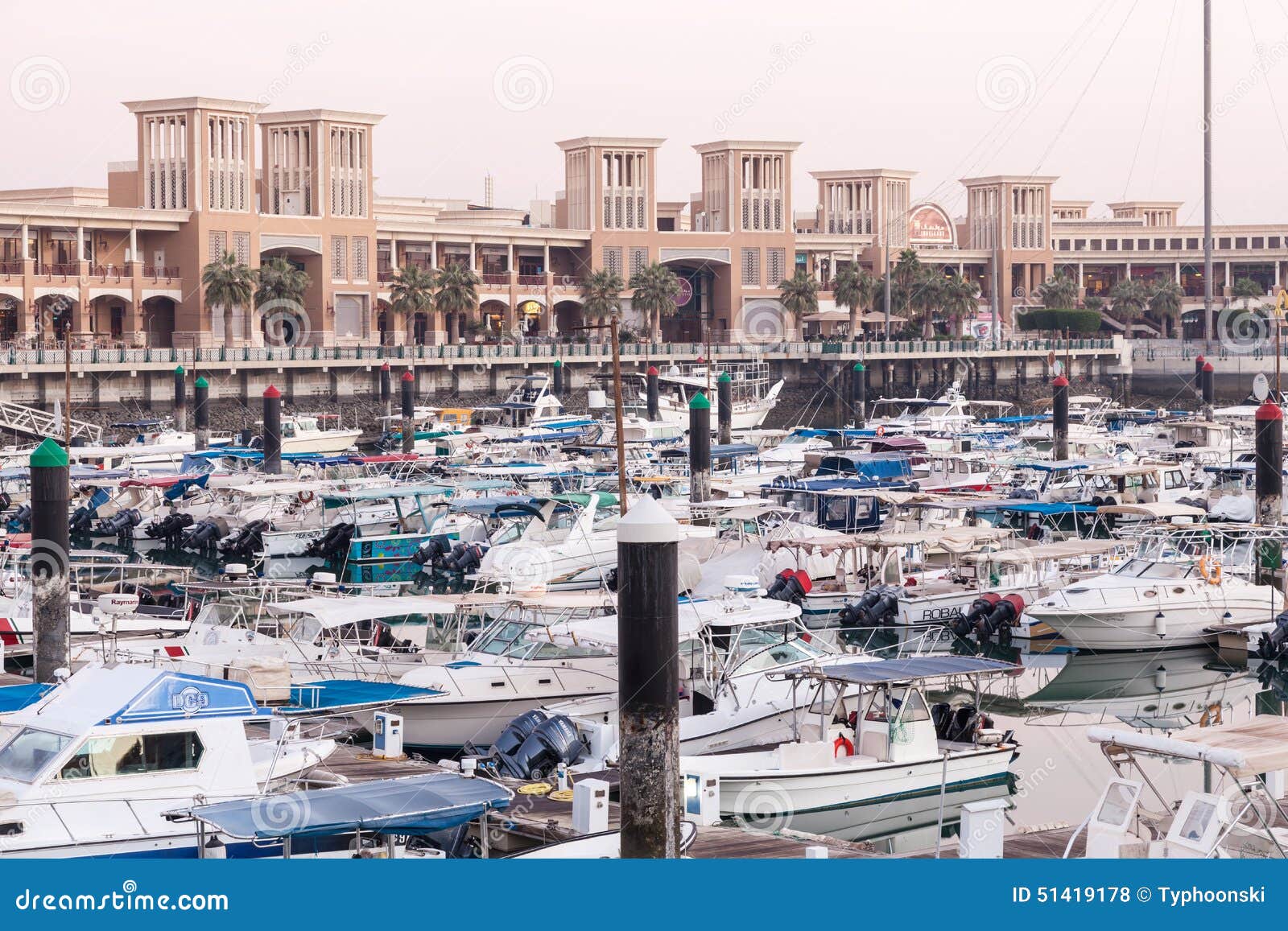 Souq Sharq E Porto Na Cidade Do Kuwait Foto de Stock Editorial - Imagem ...