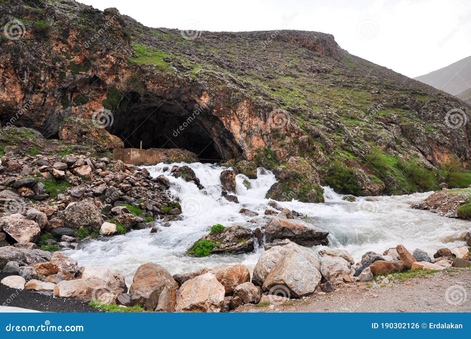 Source D'eau De La Grotte De Subasi Mucus River Photo stock - Image du ...