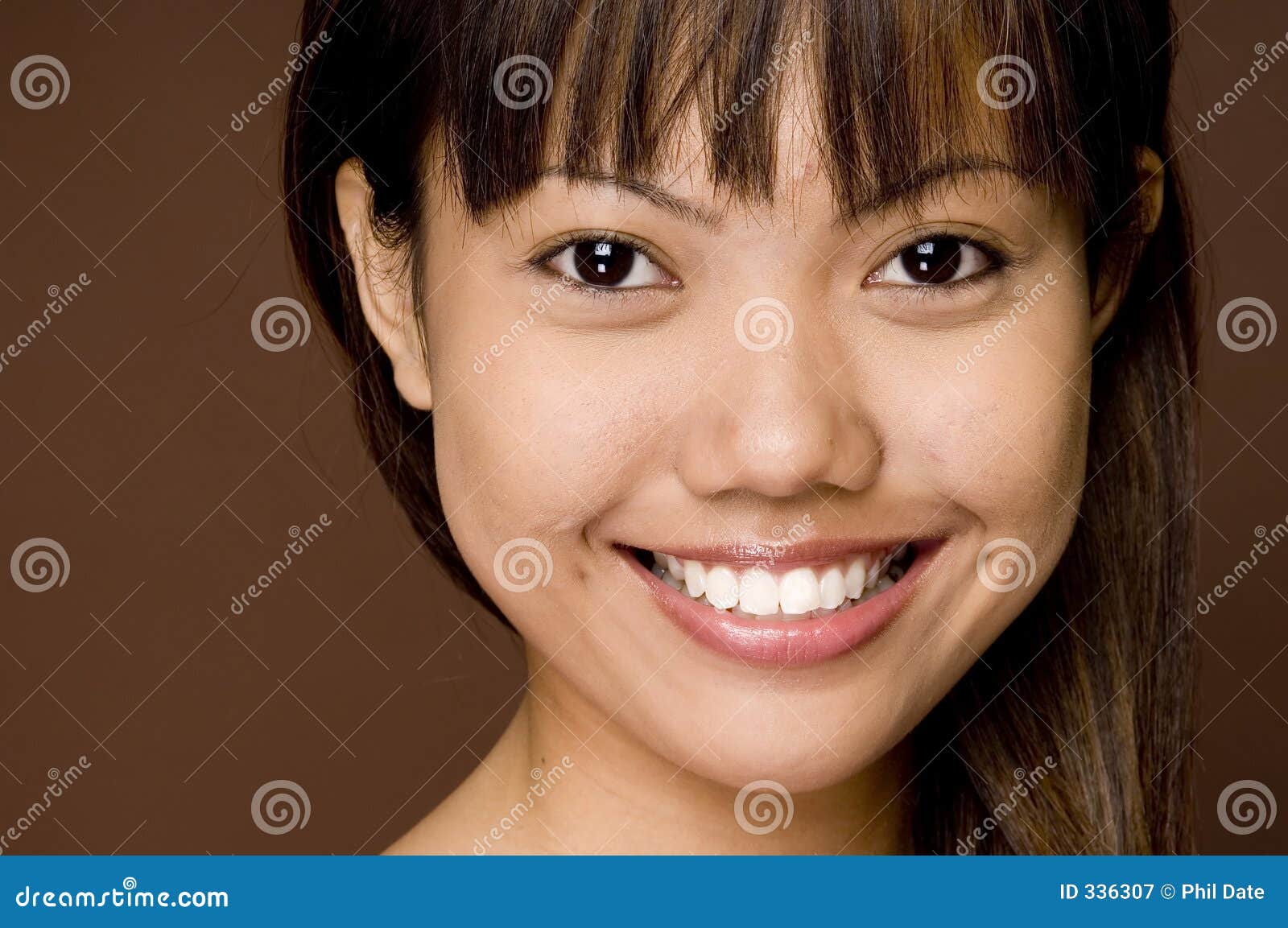 Sourire grand image stock. Image du dessus, modèle, brun - 336307