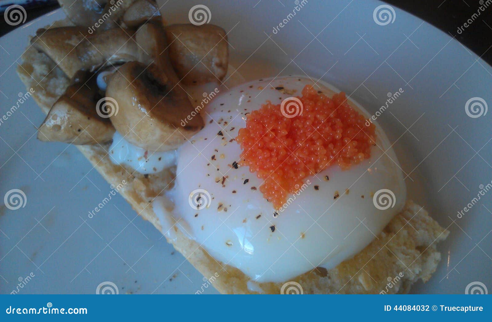 Sous Vide Egg with Fish Roe Stock Photo - Image of mushroom, meal: 44084032