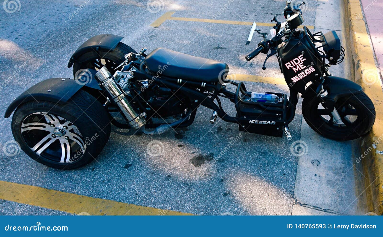 South Beach Trike editorial stock photo. Image of beach - 140765593