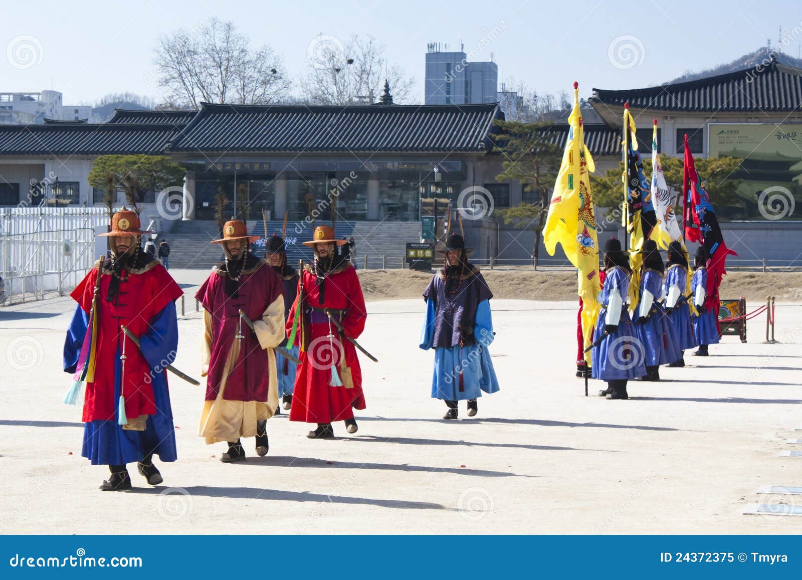 South Korean Palace Guards in Winter Uniform Editorial Image - Image of ...