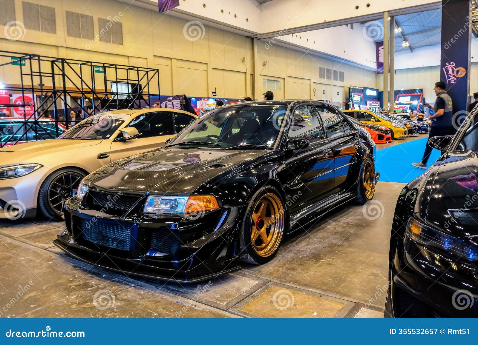 Modified Black Mitsubishi Lancer Evolution V in Indonesia Modification ...