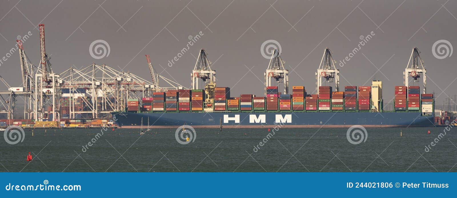 Container Ship Loading and Unloading. Port of Southampton, UK Editorial ...