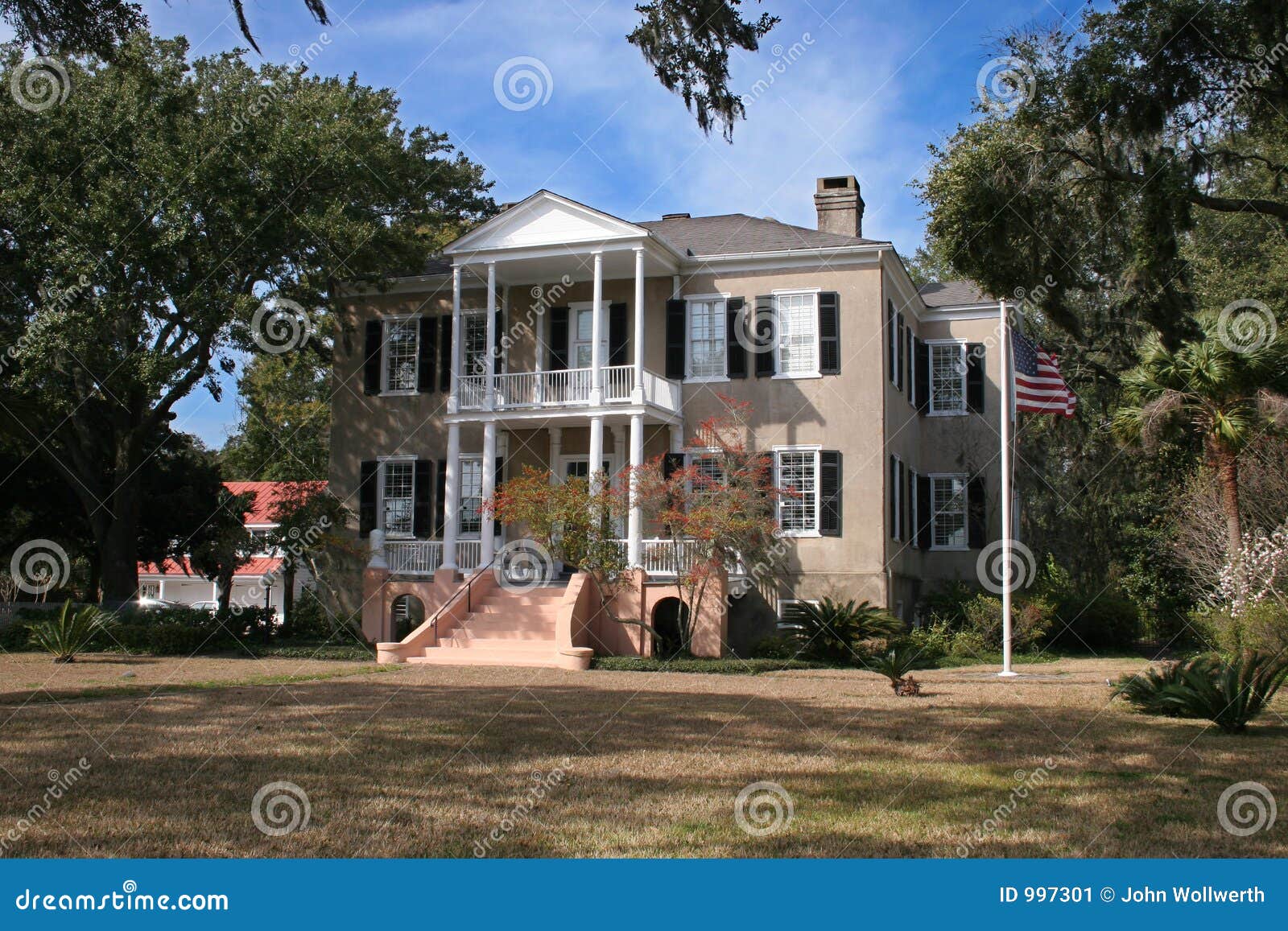 Southern mansion stock image. Image of expensive, pillar - 997301
