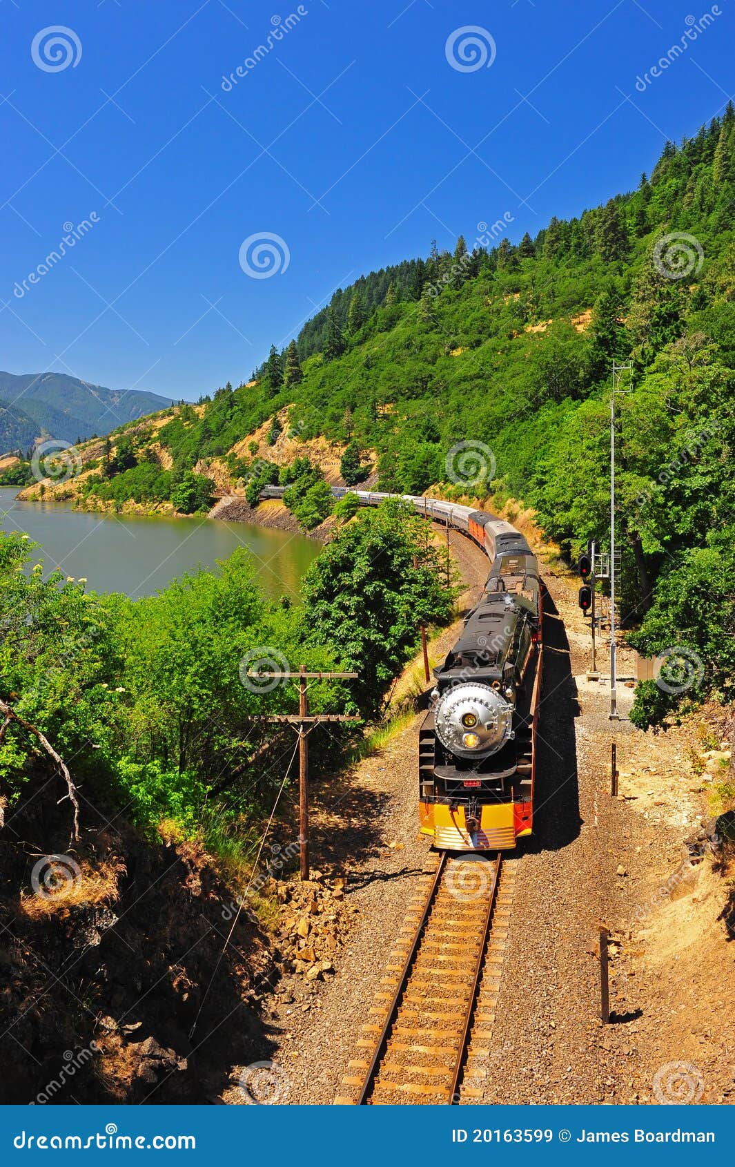 Southern Pacific Daylight Steam Engine Editorial Stock Image - Image of ...