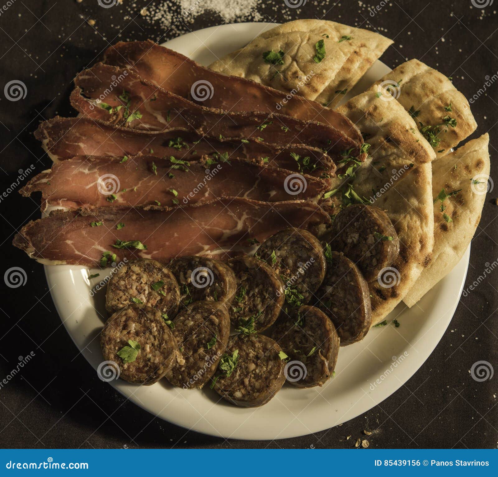 Soutzouki y pastourmas foto de archivo. Imagen de quebradizo - 85439156