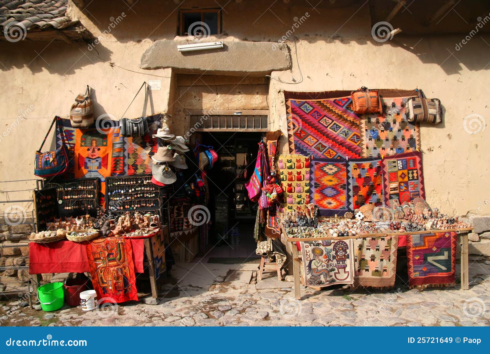 Souvenir shop in Peru stock image. Image of gift, decorated - 25721649