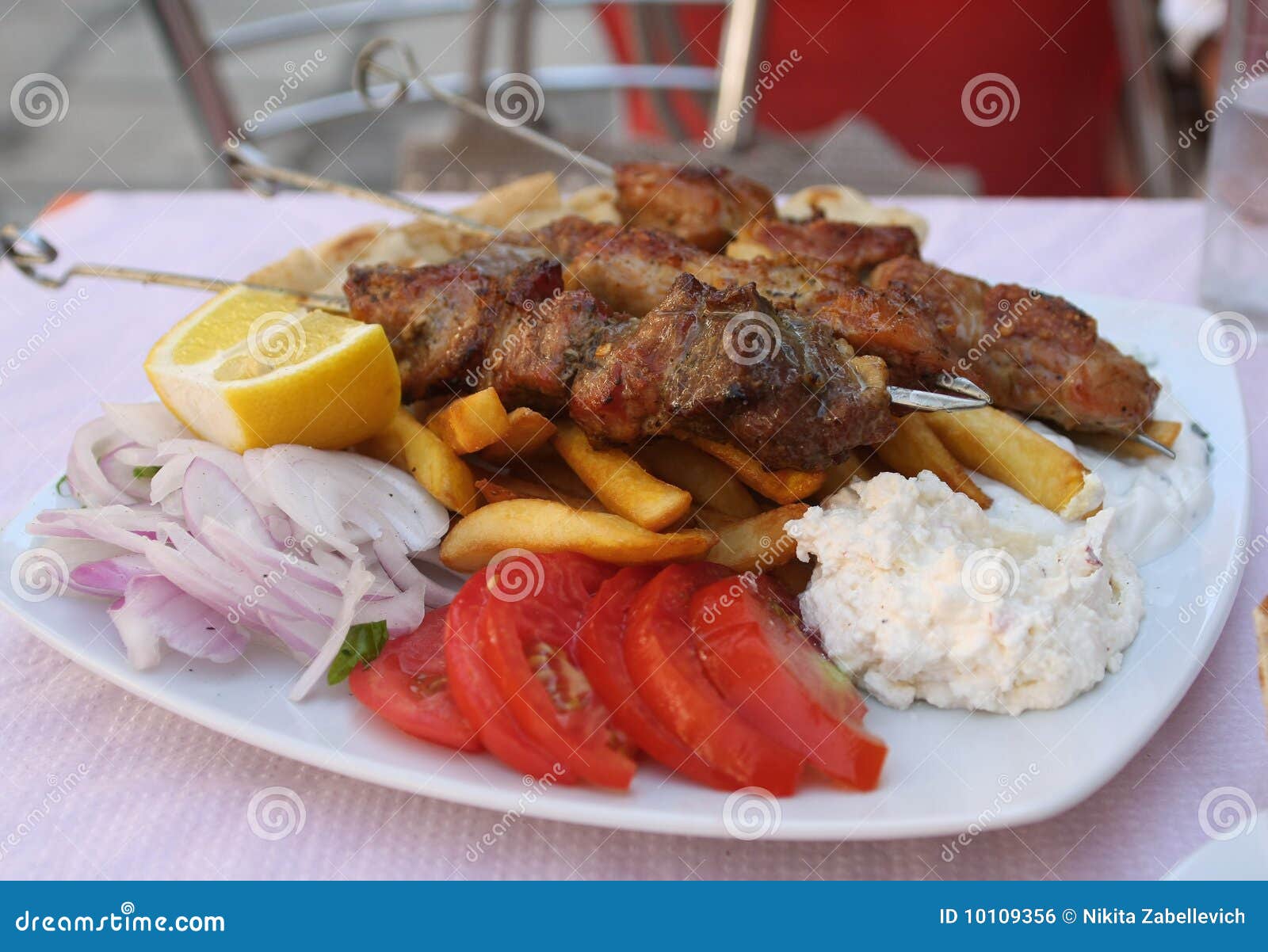 Souvlaki Grec De Porc De Repas Photo stock - Image du plaque ...
