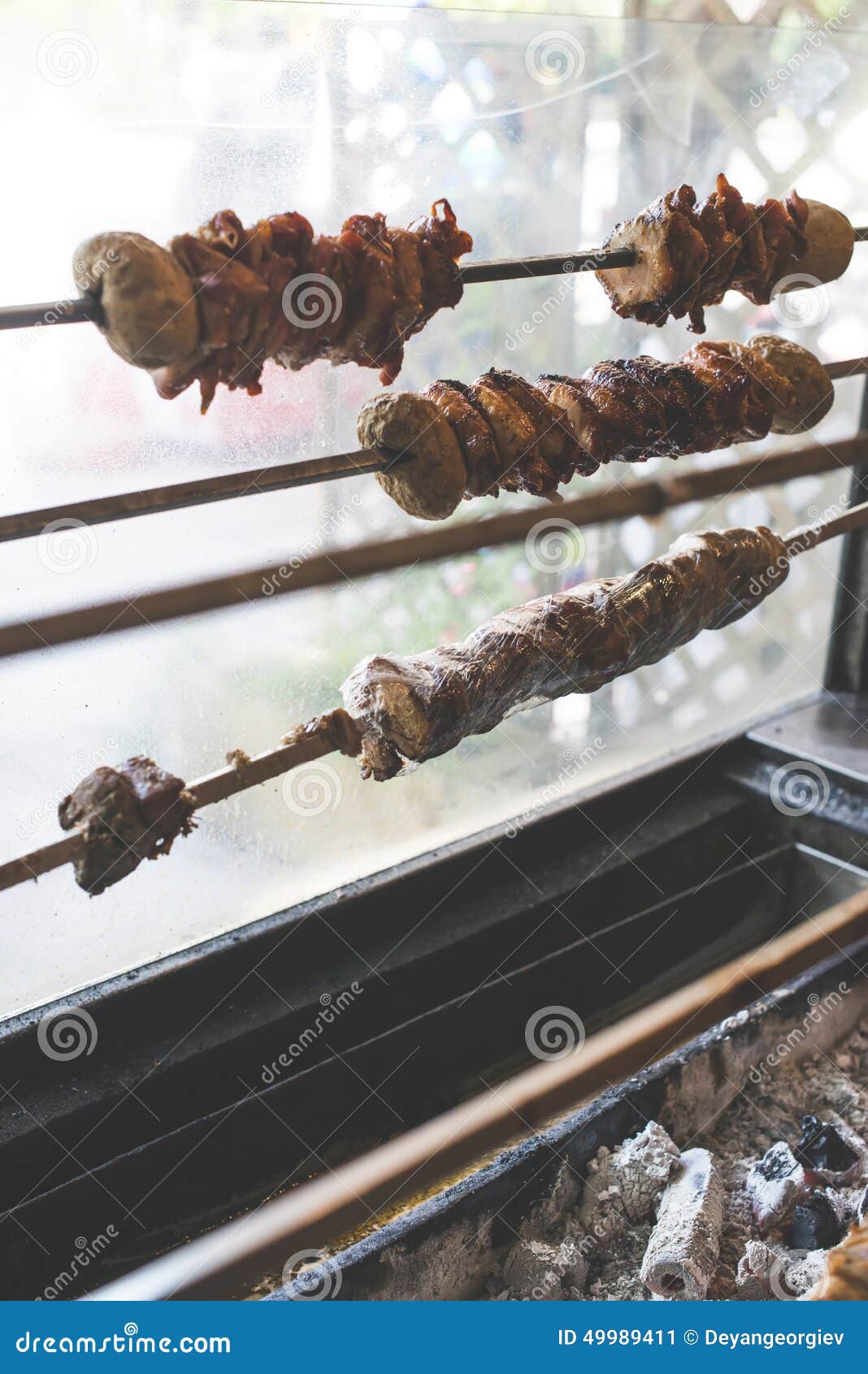 Souvlaki Grec Typique De Nourriture Image stock - Image du coupure ...