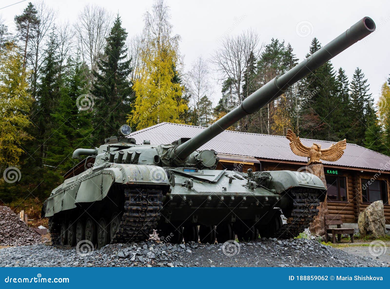 Soviet Medium Battle Tank on Exposition Editorial Photography - Image ...