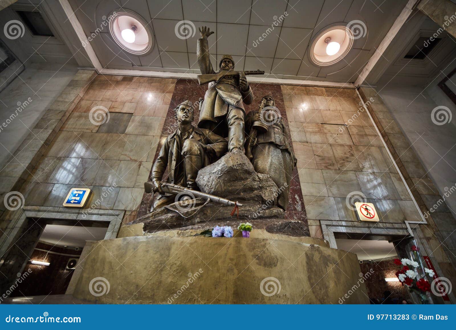 Soviet Soldiers Monument in the Moscow Metro Editorial Stock Photo ...