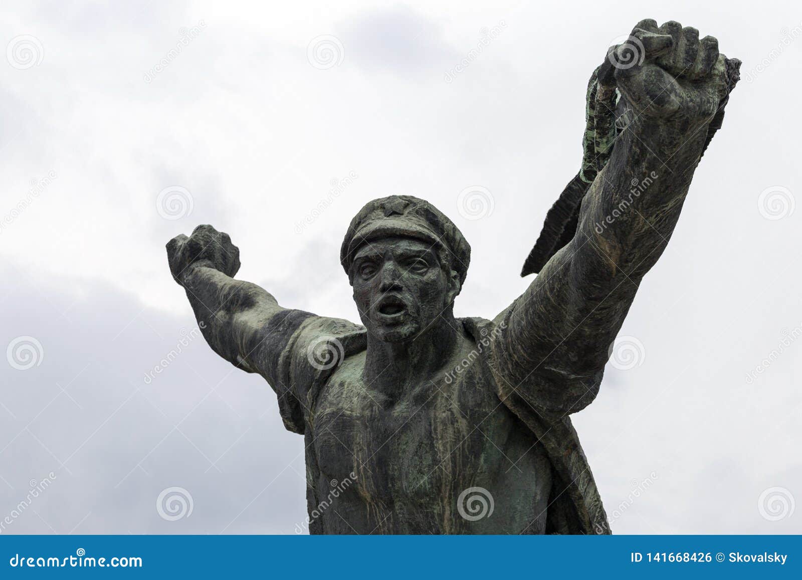 Soviet statue editorial photo. Image of nostalgia, memento - 141668426