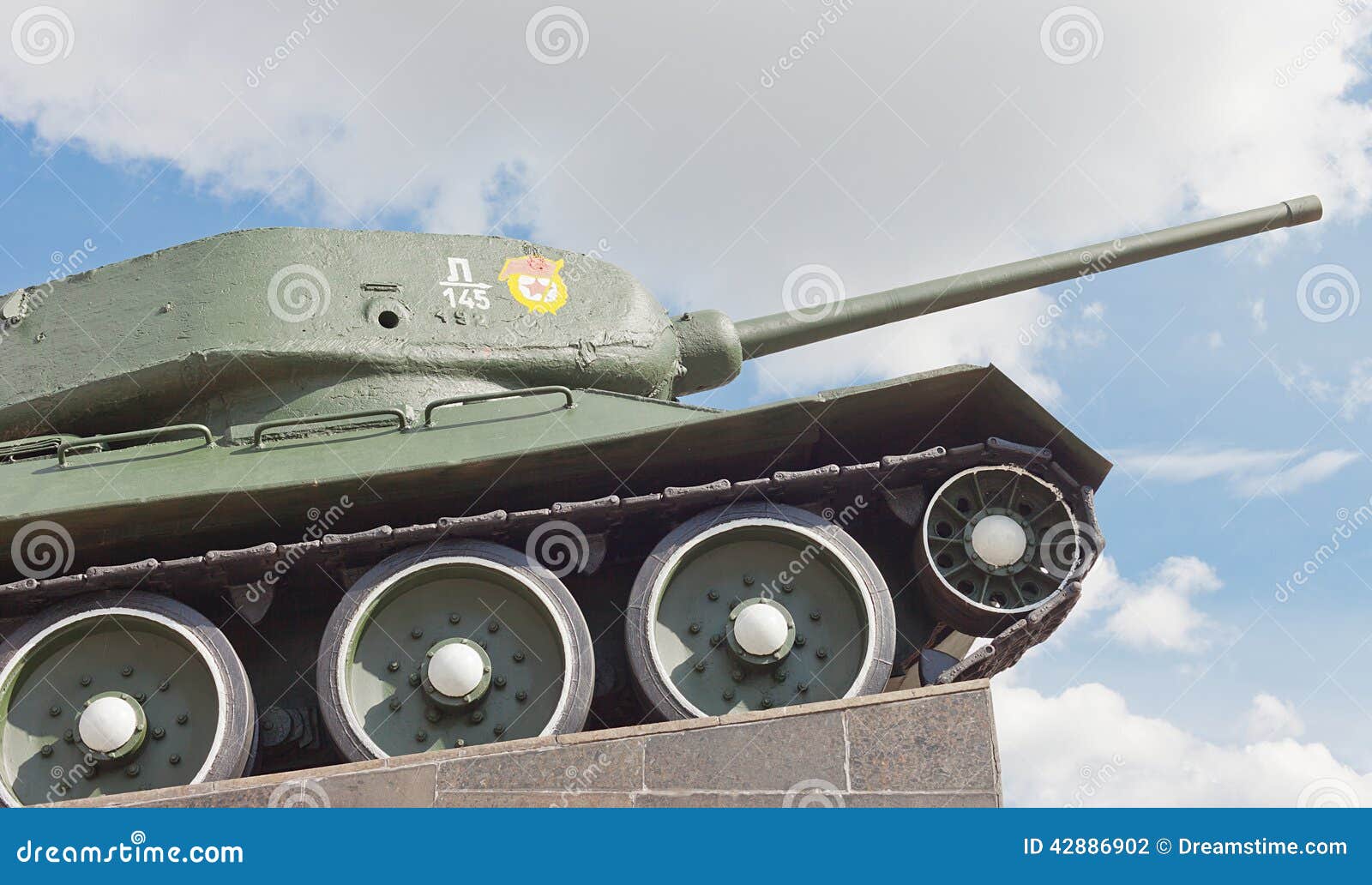 Soviet tank T-34 in Minsk editorial photography. Image of monument ...
