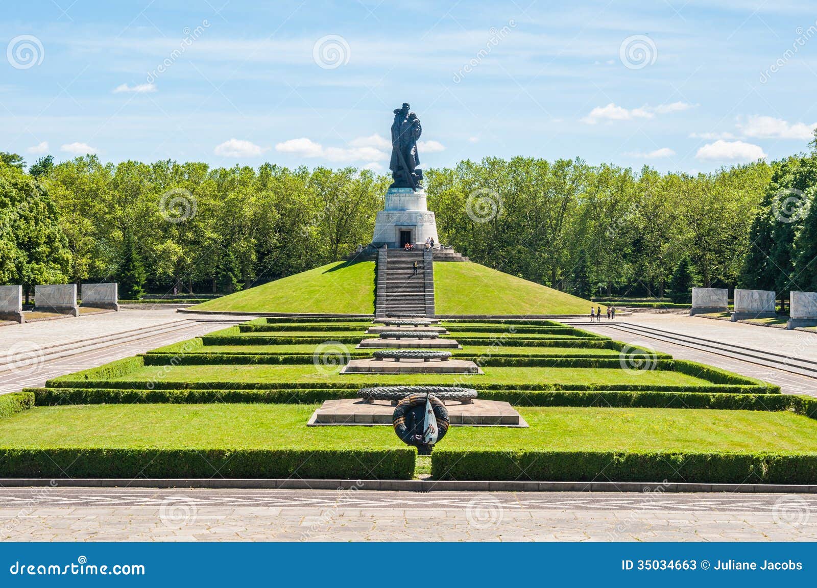 Soviet War Memorial stock image. Image of famous, statue - 35034663