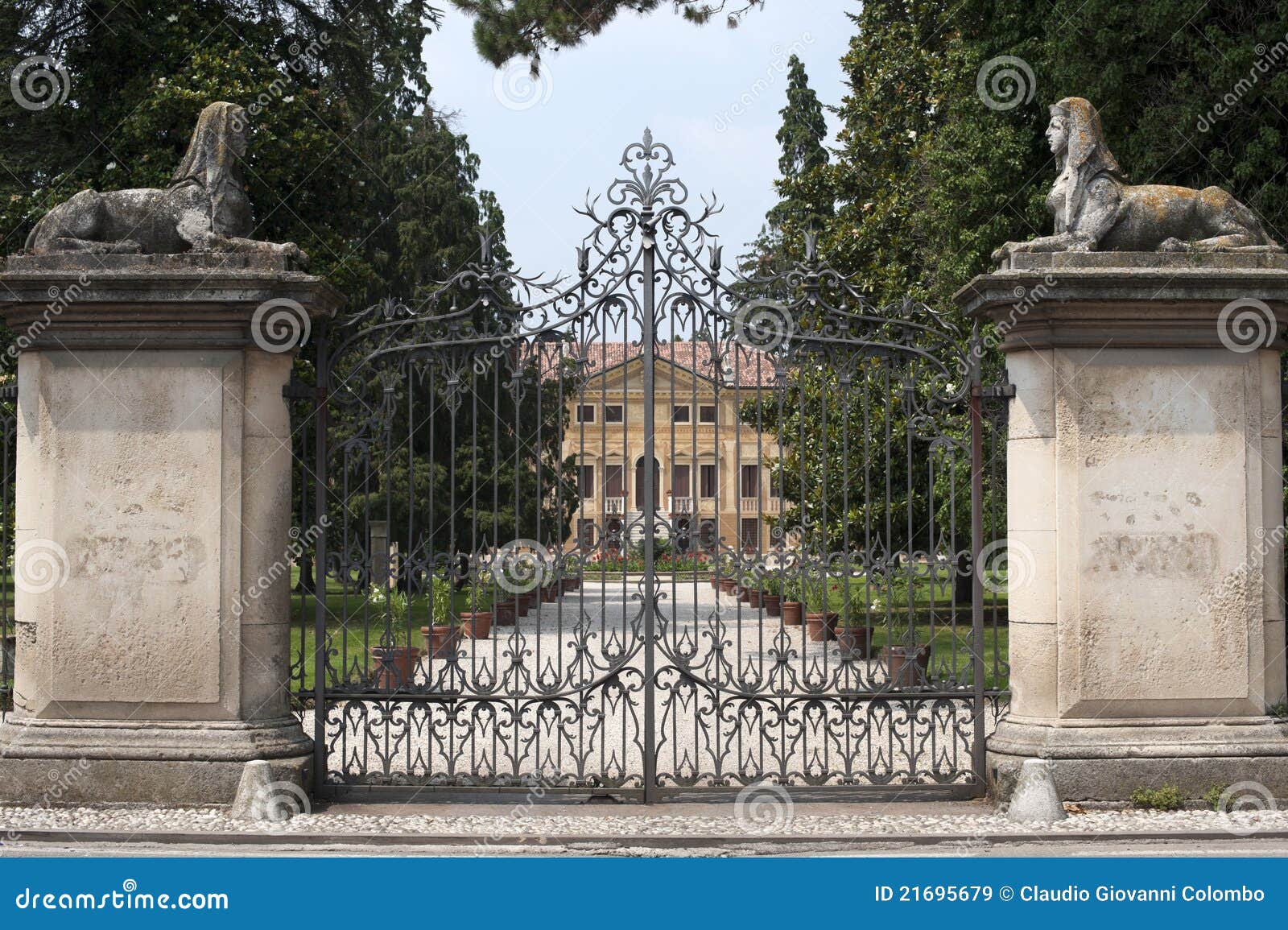 Sovizzo (Italy), Villa Curti Stock Image - Image of century, road: 21695679