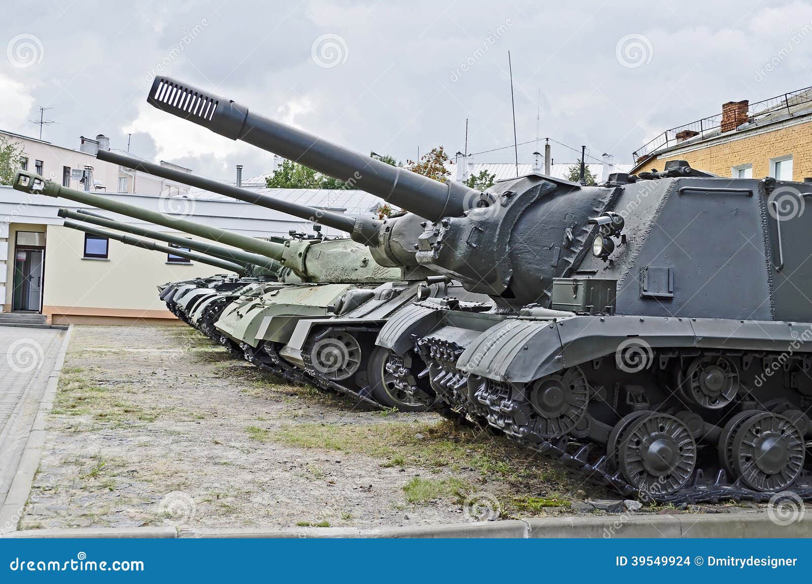 Sovjettanks stock foto. Image of militair, oorlog, rupsband - 39549924