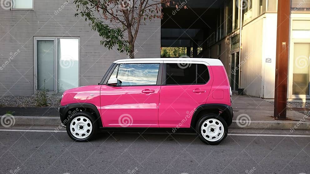 SP cor-de-rosa de Mazda 3 imagem de stock. Imagem de estrada - 78106849