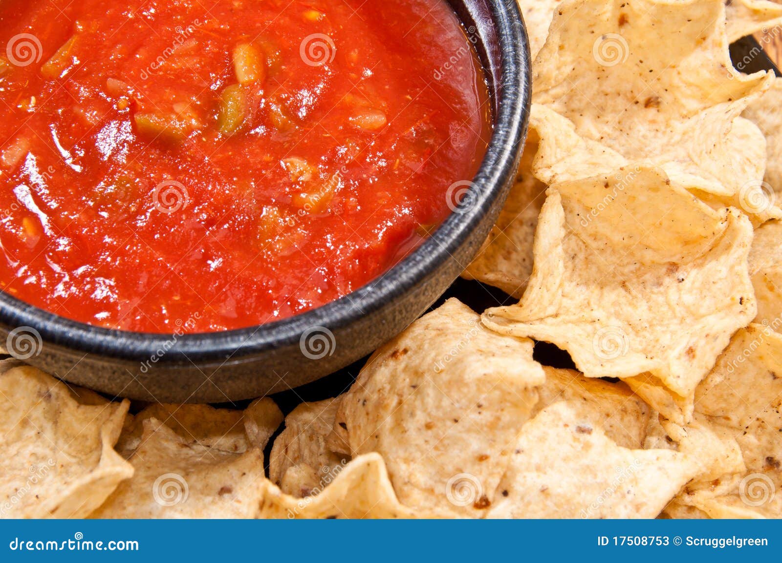 Spaanders en Salsa stock afbeelding. Image of onderdompeling - 17508753