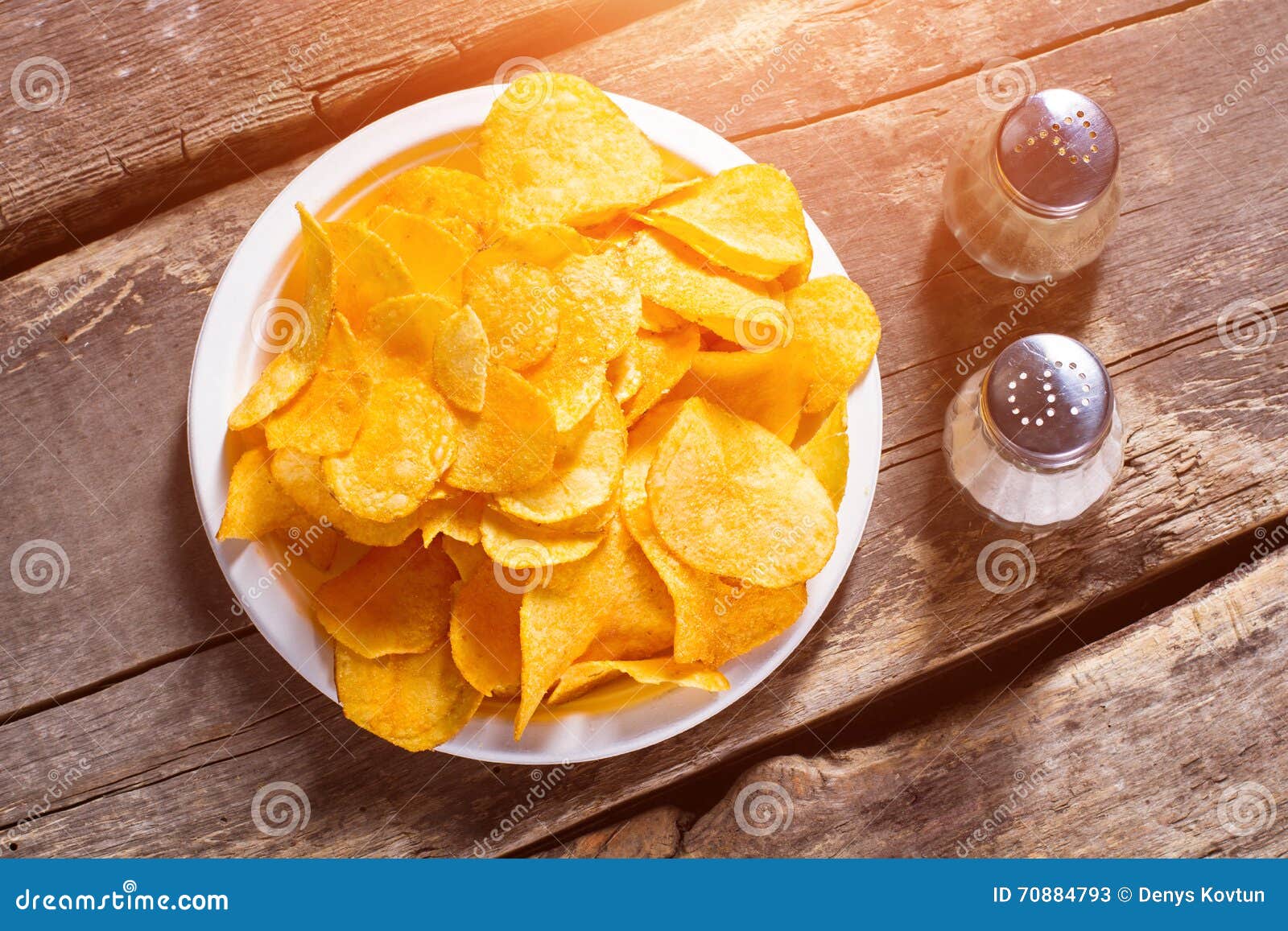 Spaanders Met Zout En Pepperbox Stock Afbeelding - Image of voeding ...