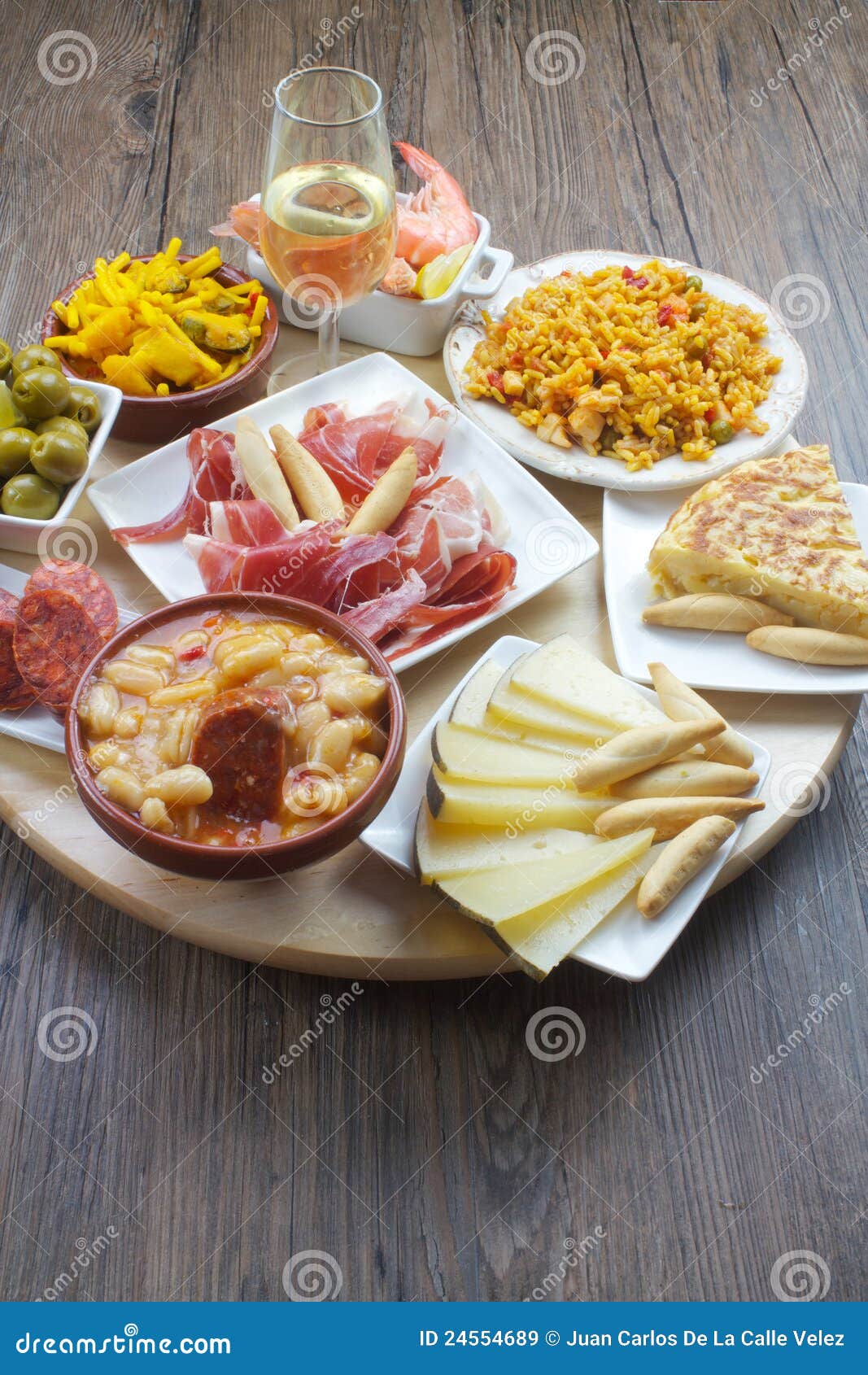 Spaanse tapas stock afbeelding. Image of spaans, genezen - 24554689