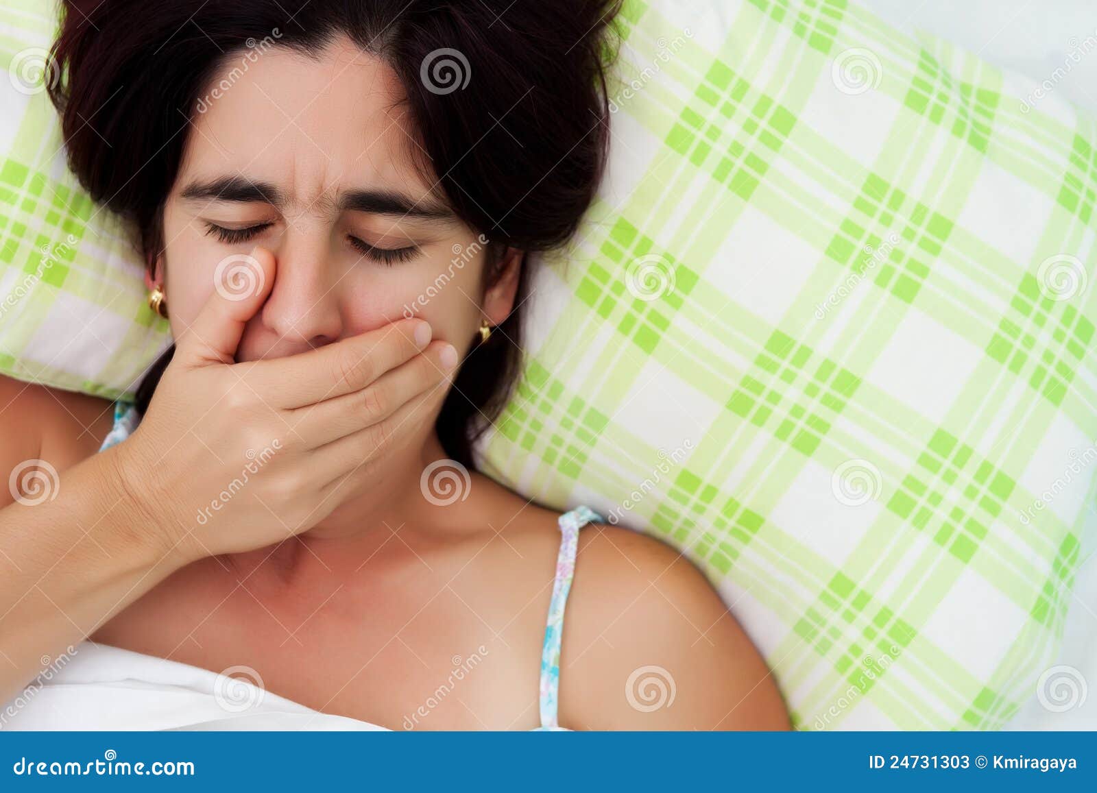 Spaanse Vrouw Die Misselijkheid Voelt Stock Afbeelding - Image of ...