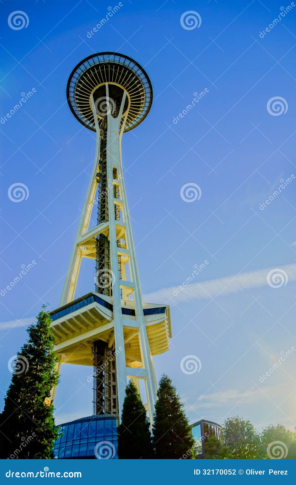 Space Needle Illuminated by the Sun Editorial Photography - Image of ...