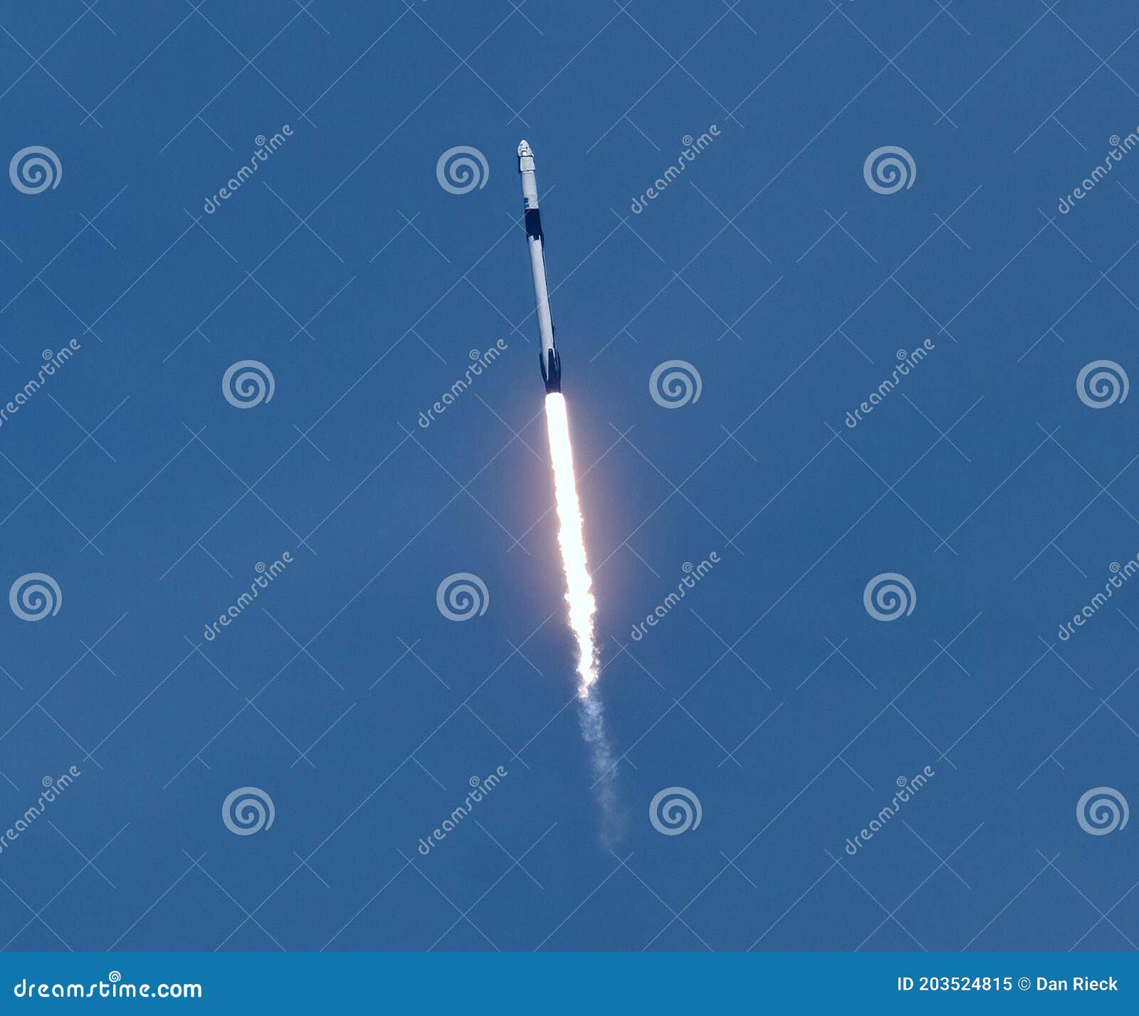 Space x rocket launch stock image. Image of mast, wind - 203524815