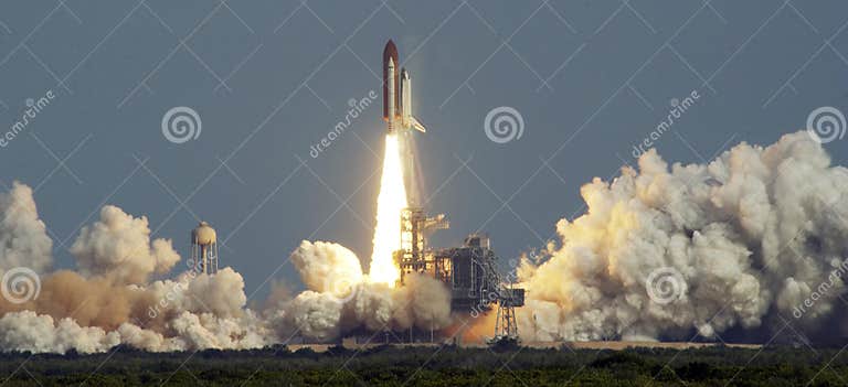Space shuttle stock image. Image of power, smoke, flight - 4982713