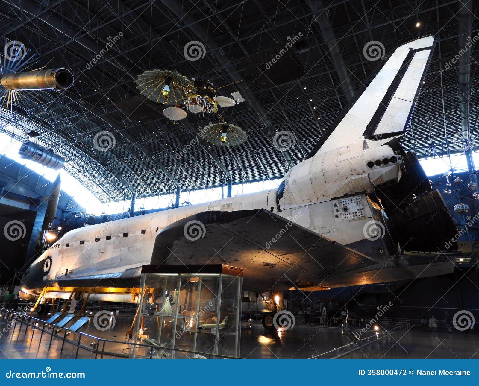 Space Shuttle Discovery at Smithsonian Air & Space Museum Editorial Photography - Image of orbit ...