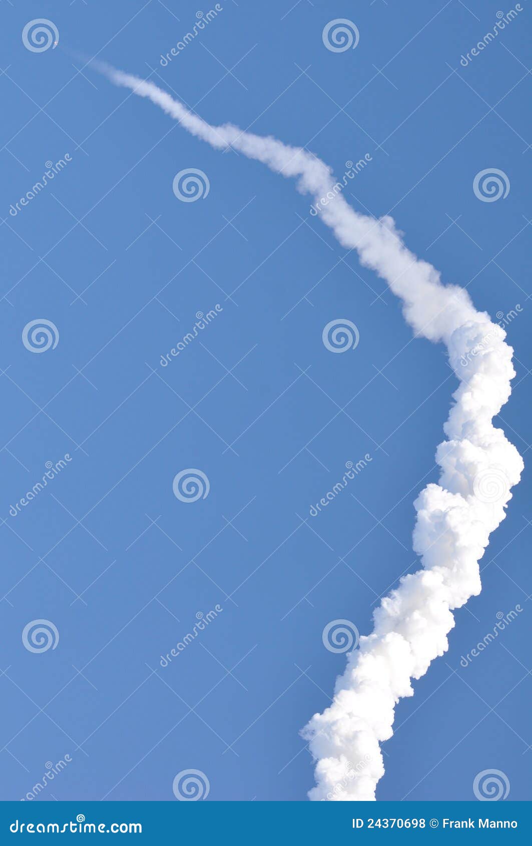 SPACE SHUTTLE DISCOVERY VAPOR TRAIL NASA Stock Photo - Image of ...