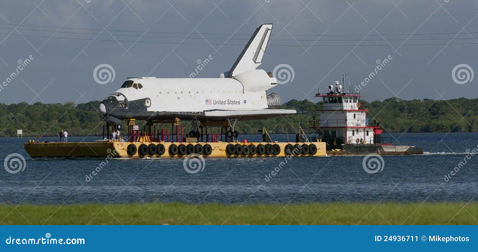 Space Shuttle Explorer editorial photo. Image of journey - 24936711