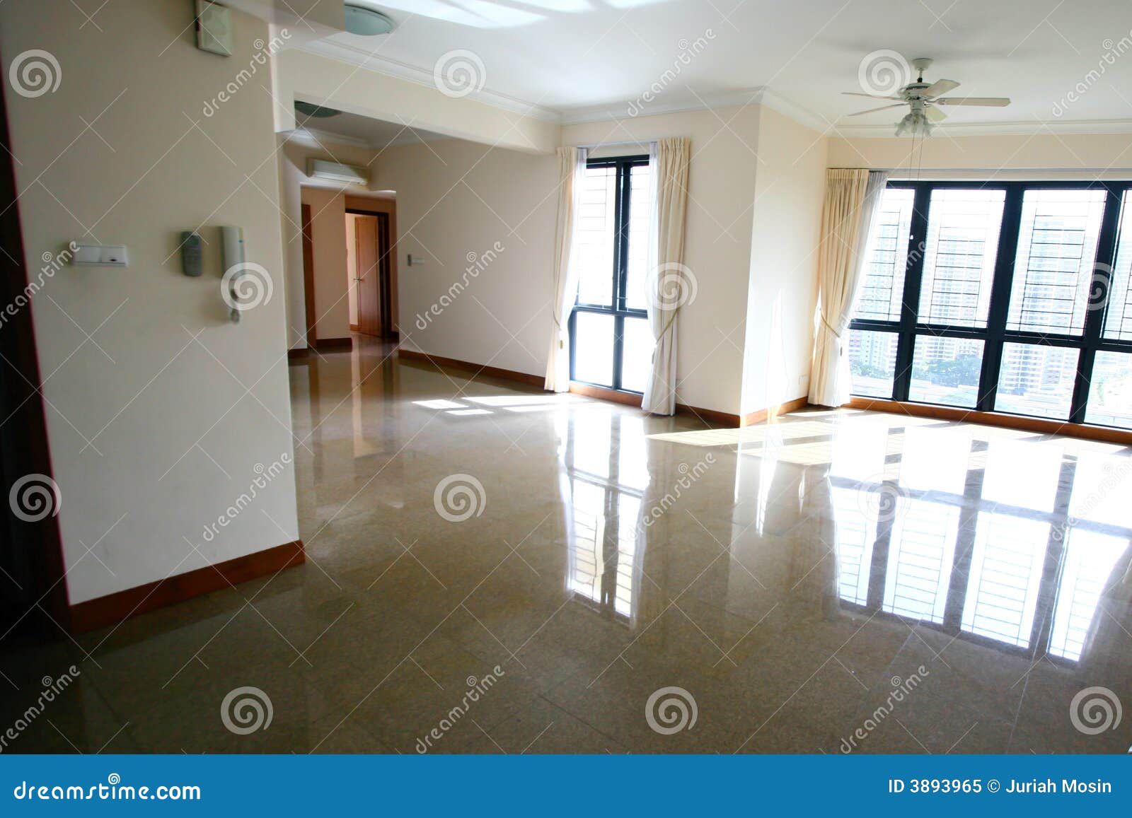 Spacious Empty Apartment Home Stock Image - Image of tropical, decor ...
