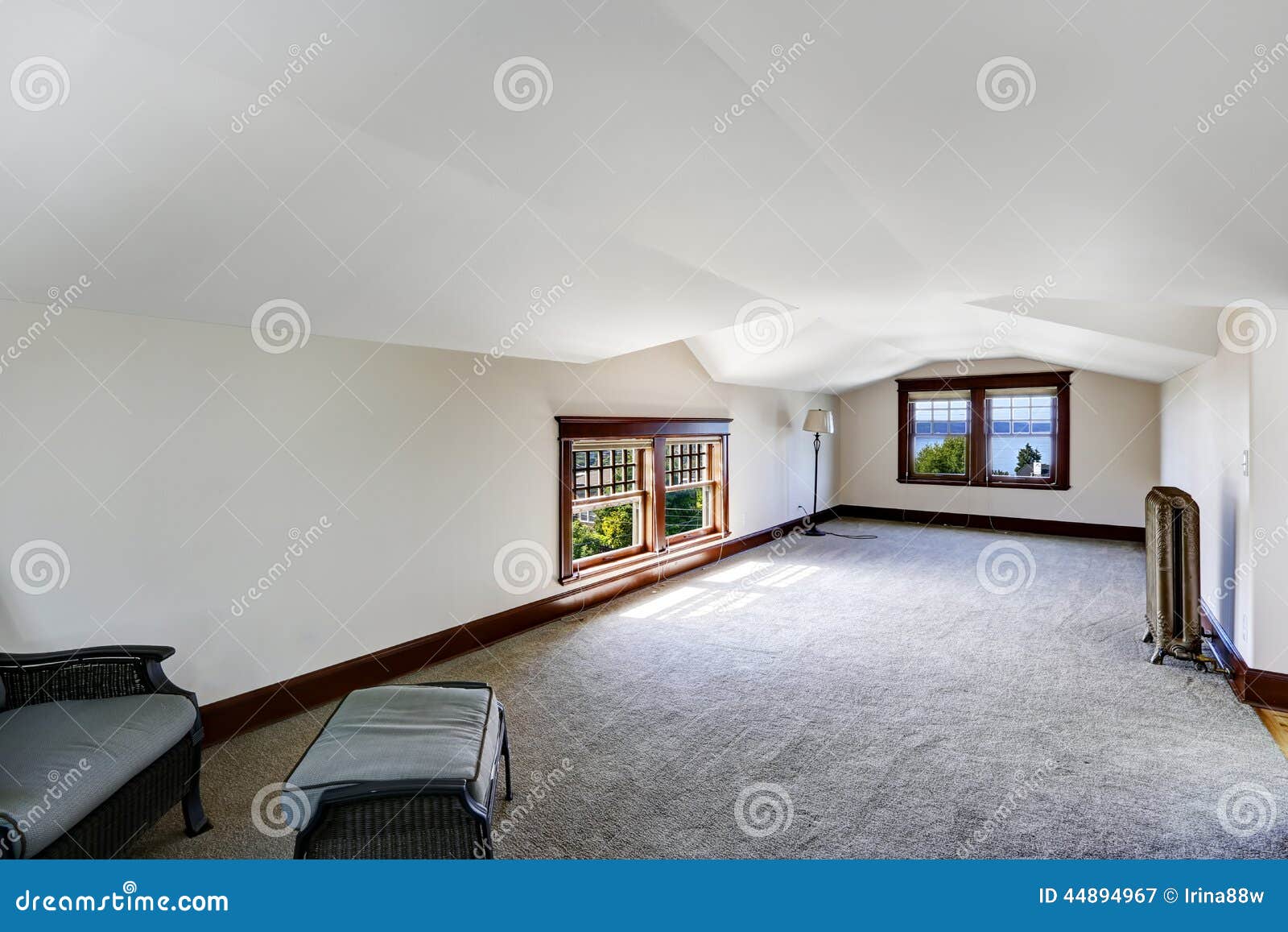 Spacious Empty Room with Bay View Stock Image - Image of estate, lamp ...