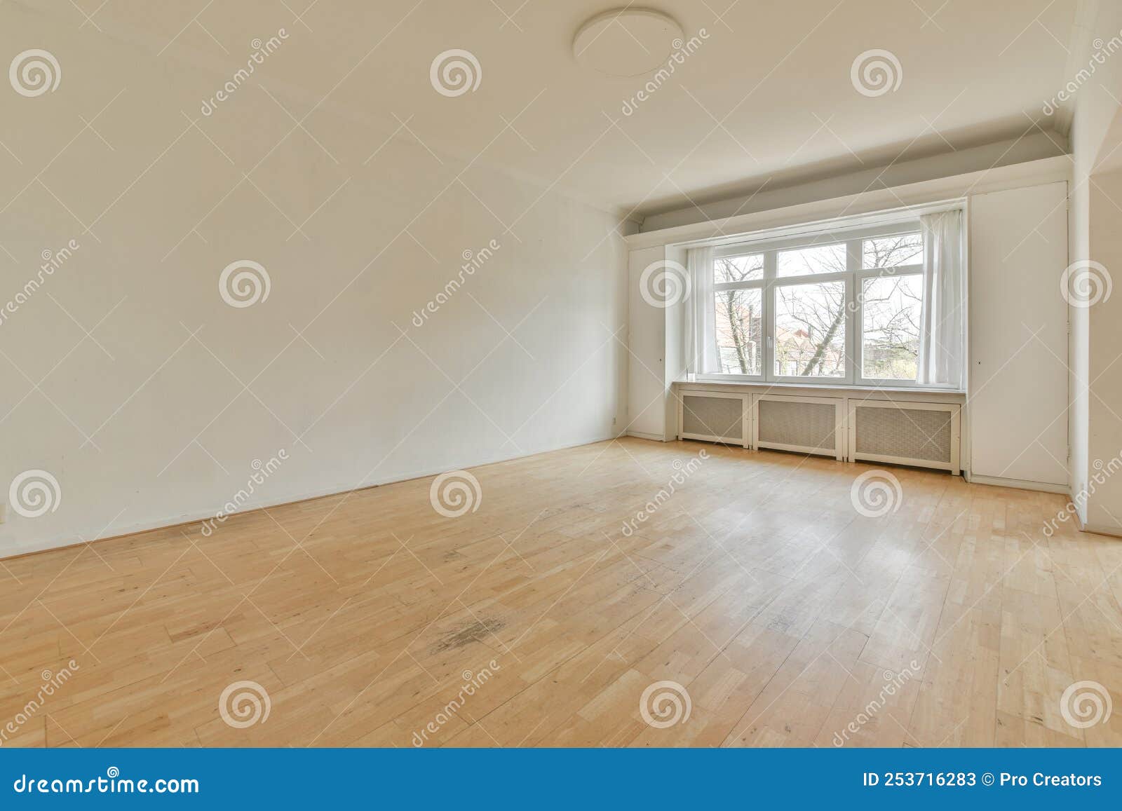 Spacious empty room stock image. Image of fashionable - 253716283