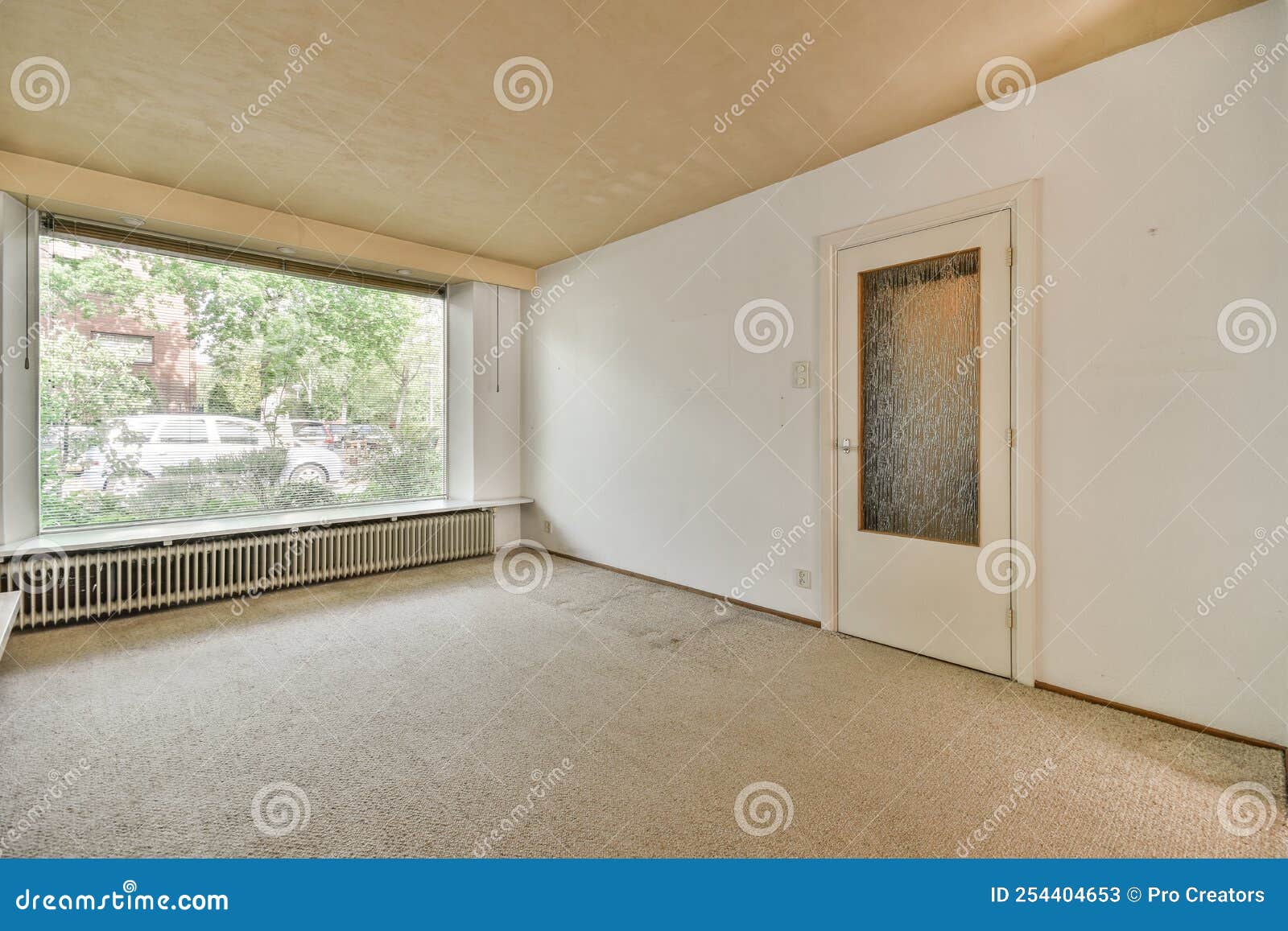 Spacious empty room stock image. Image of architecture - 254404653
