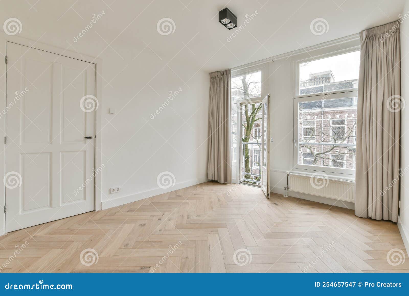 Spacious empty room stock image. Image of comfort, home - 254657547