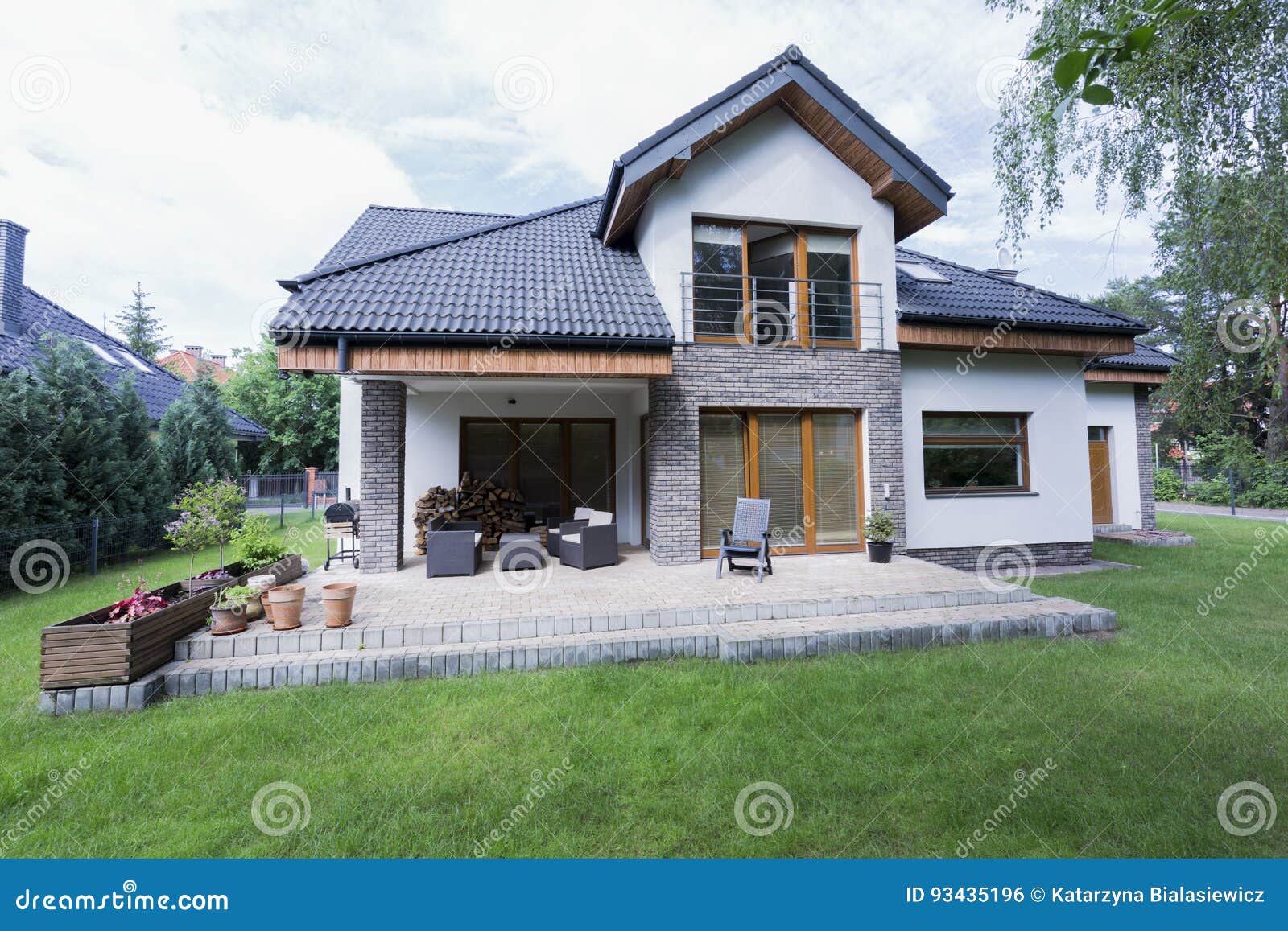 Spacious Garden and Terrace at House Stock Photo - Image of tree, lawn ...