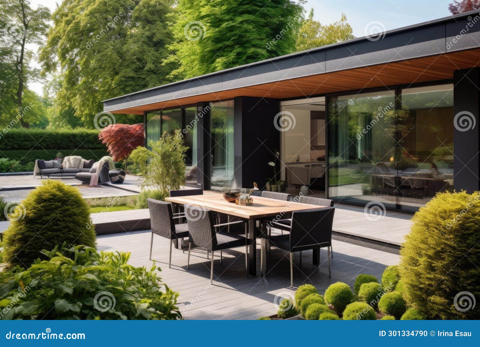 Spacious Home with Patio and Landscaped Design Stock Illustration ...