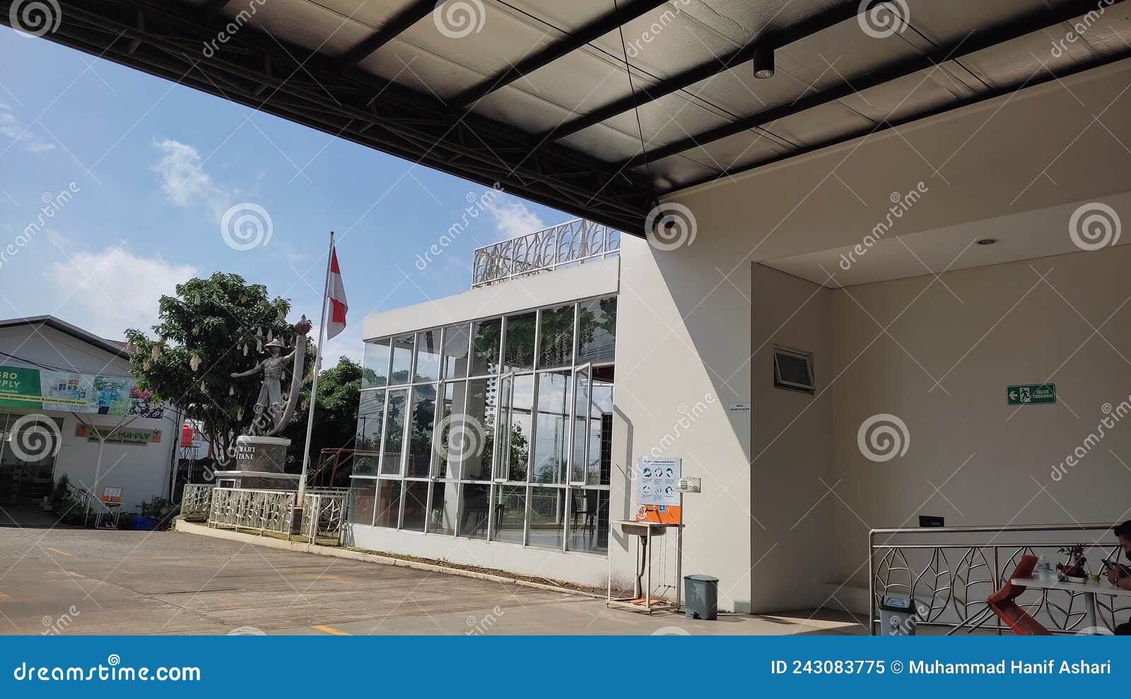 Spacious Layout for a Modern Building Editorial Image - Image of ...