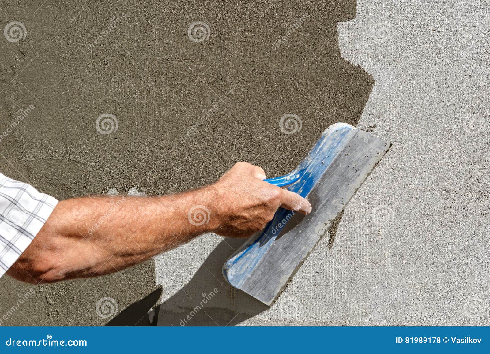 Spackling wall stock photo. Image of smoothing, outdoor - 81989178
