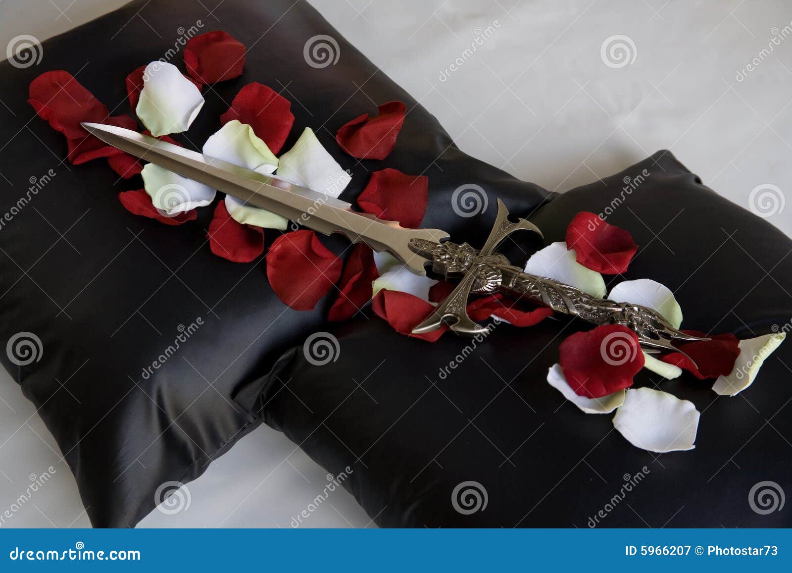 Spada immagine stock. Immagine di acciaio, fantasia, commemorazione ...