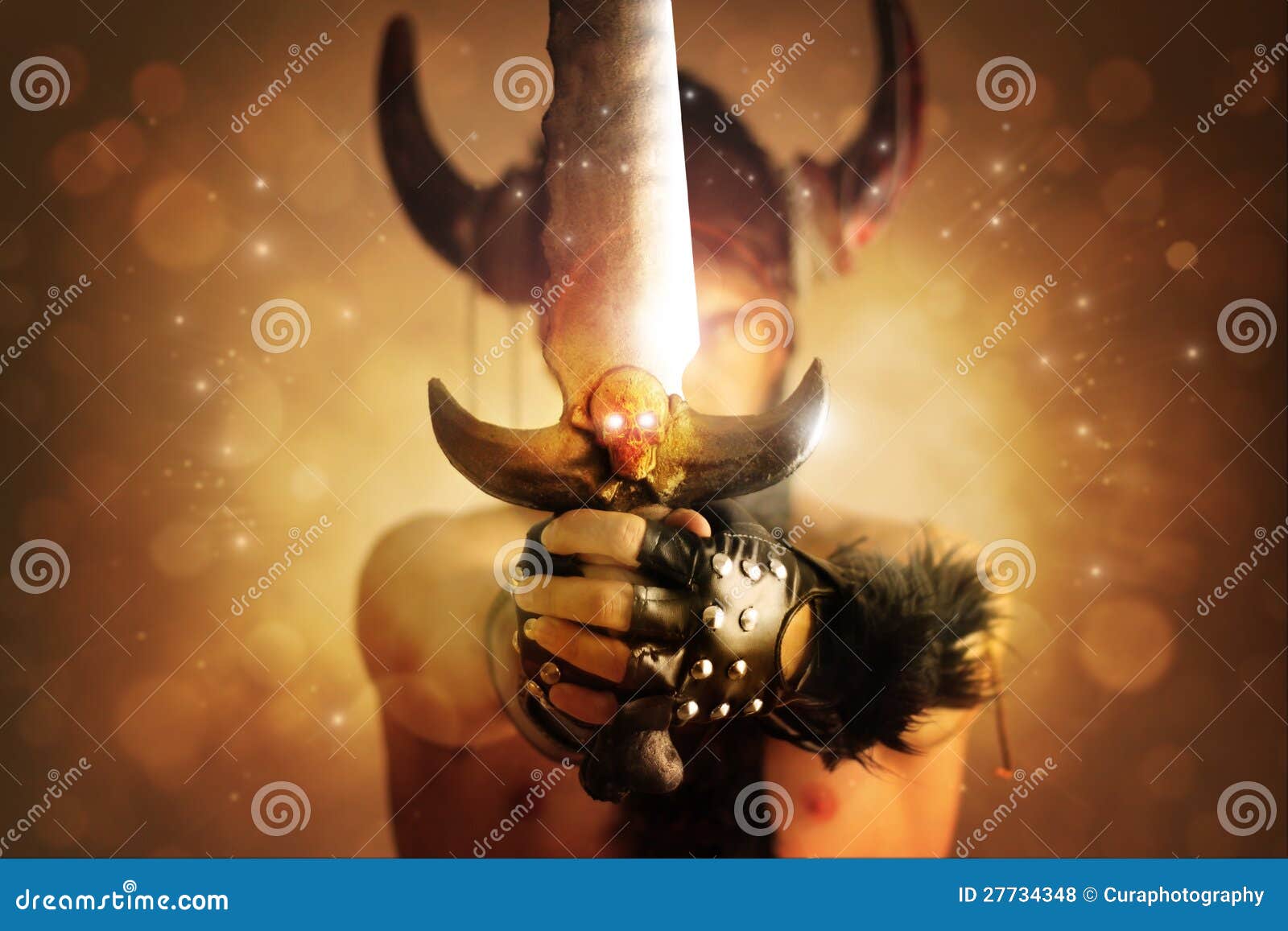 Spada del guerriero fotografia stock. Immagine di lotta - 27734348