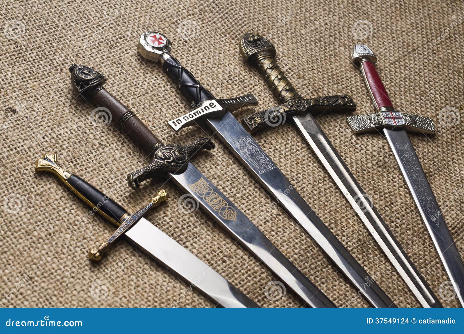 Spade medievali fotografia stock. Immagine di spade, retro - 37549124