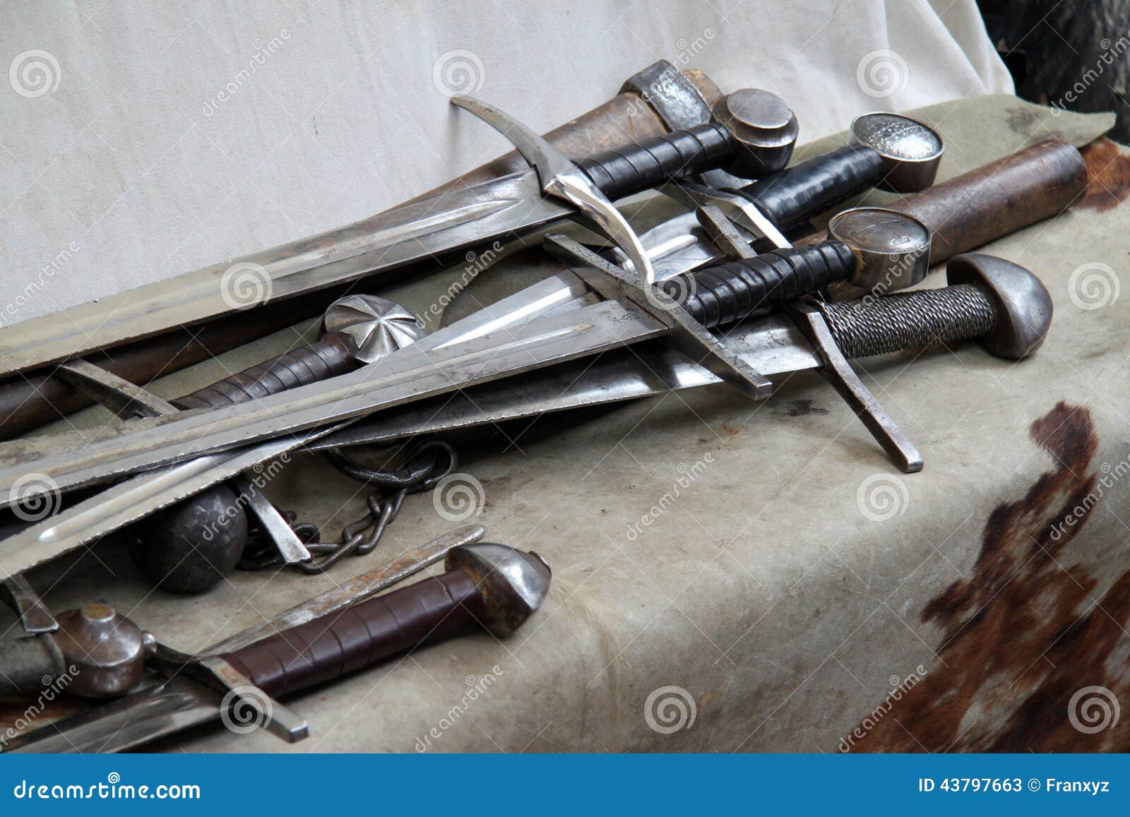 Spade medievali stock image. Image of morality, fairy - 43797663