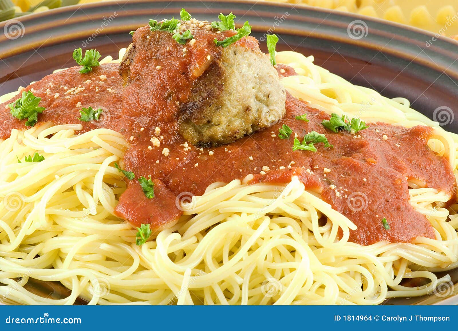 Spagetti Med En Meat Klumpa Ihop Sig Bild. Bild: 1814964