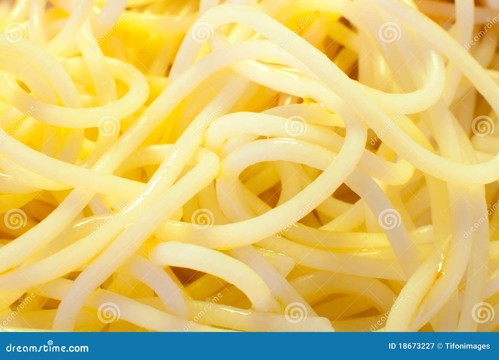 Spaghetti stock afbeelding. Image of macro, koolhydraten - 18673227
